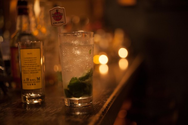 【20軒目】池袋・KING RUM──繁華街の中心でカリブにトリップできるラム専門バー｜TOKYO音楽酒場｜TAP the POP