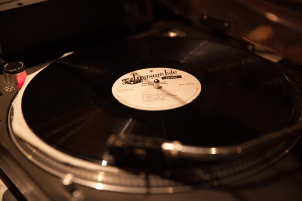 【20軒目】池袋・KING RUM──繁華街の中心でカリブにトリップできるラム専門バー｜TOKYO音楽酒場｜TAP the POP